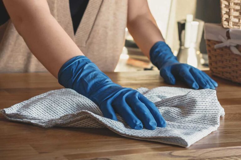 Comment nettoyer et dégraisser les meubles de cuisine avec des ...